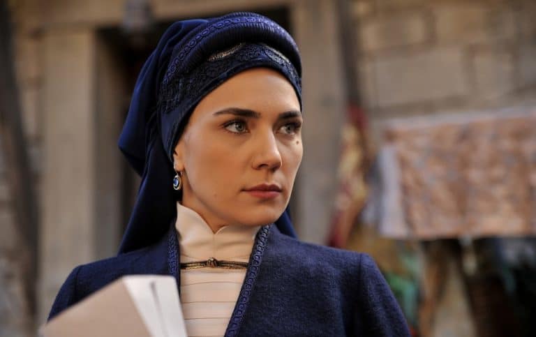 Buse Varol "Arka Sokaklar" Günlerinden Bir Video Paylaştı: "Ne ...