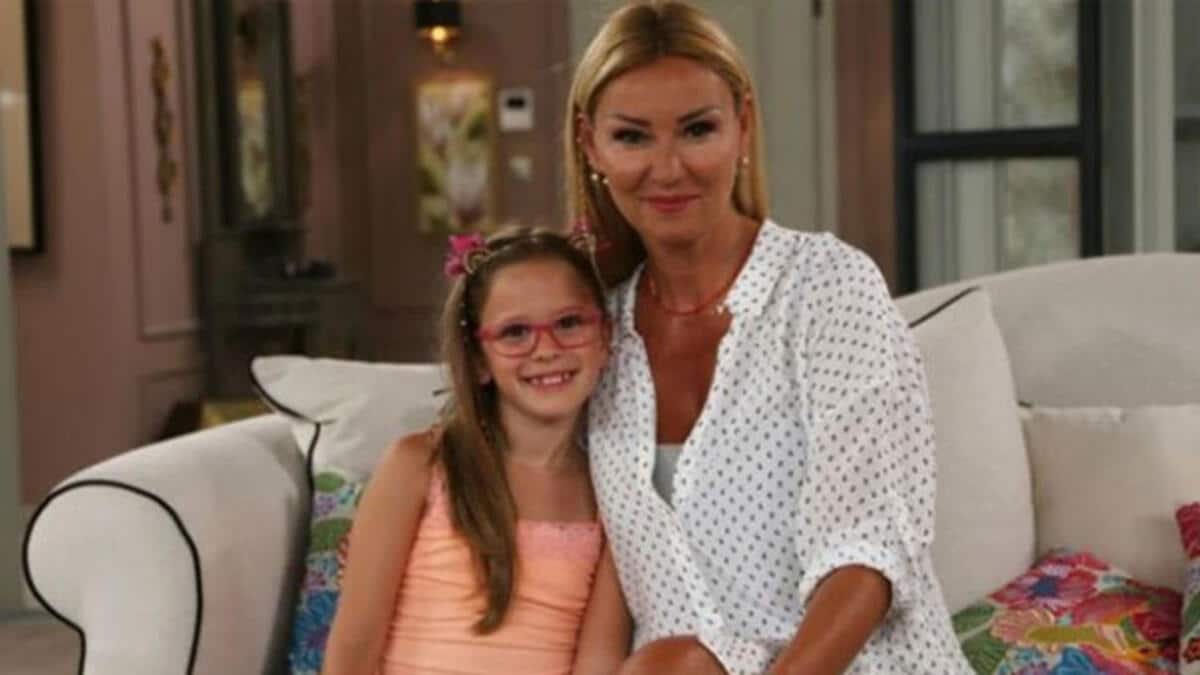 Pınar Altuğ ve Yağmur Atacan'ın Kızı Su 12 Yaşına Girdi! İşte Ailenin ...