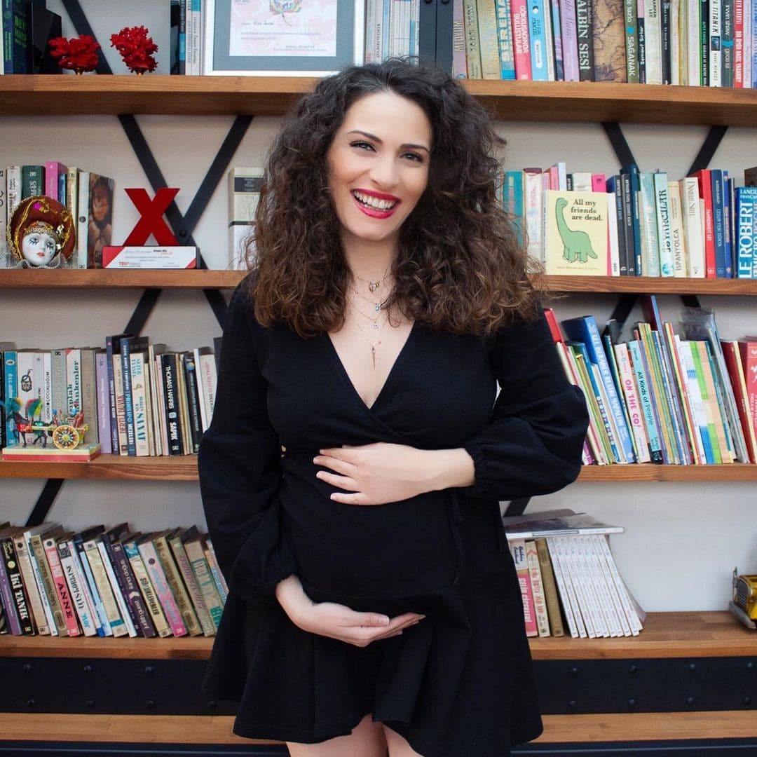 Ali Sunal'ın Kardeşi Ezo Sunal Anne Oldu: Hoş Geldin Nova Bebek! - TV ...